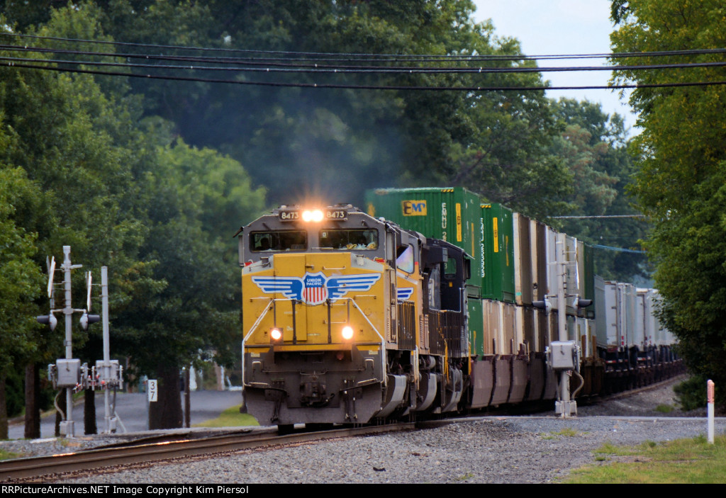 UP 8473 NS Train 211
